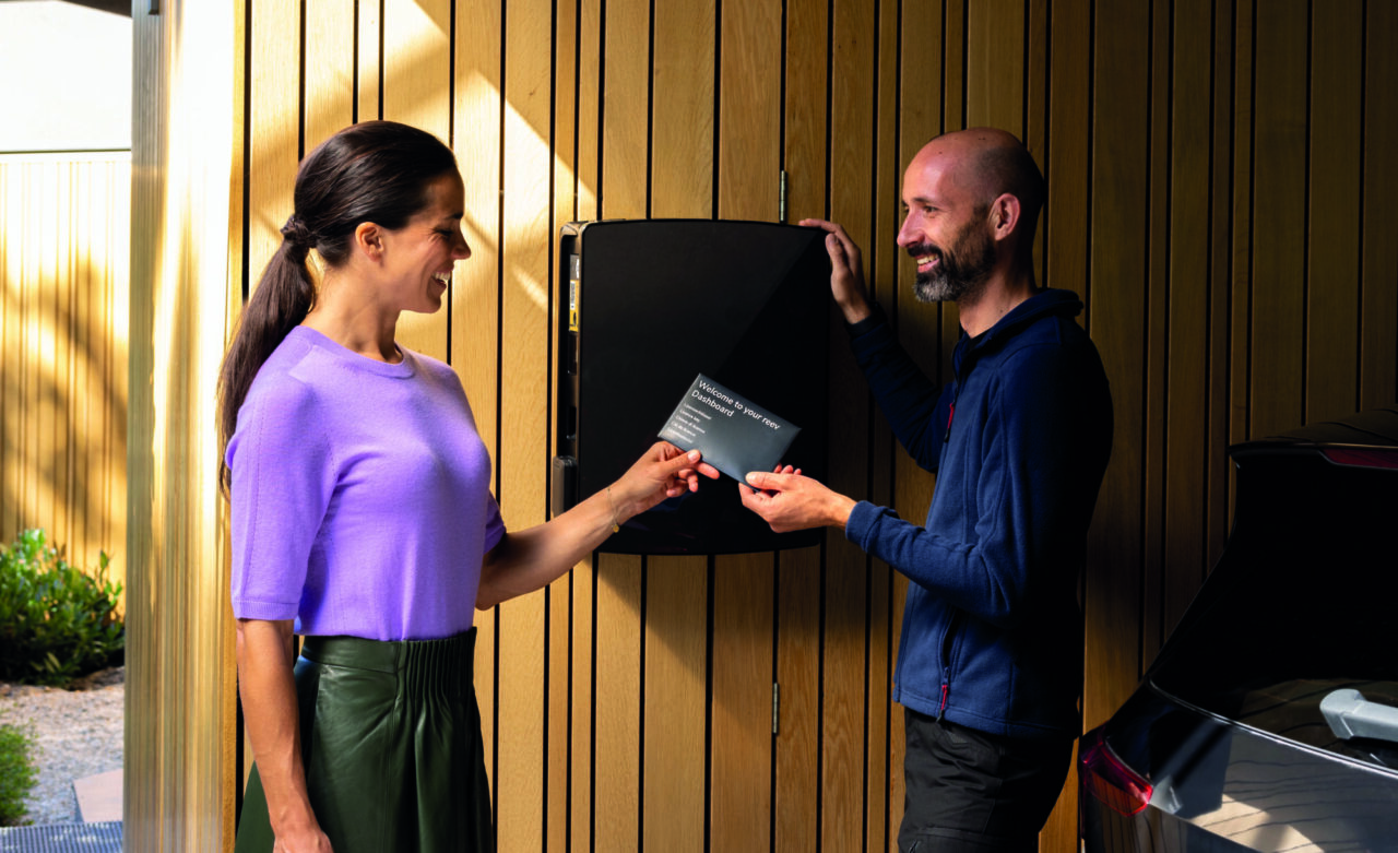 Smart charging stations thanks to intelligent software - reev & ABL