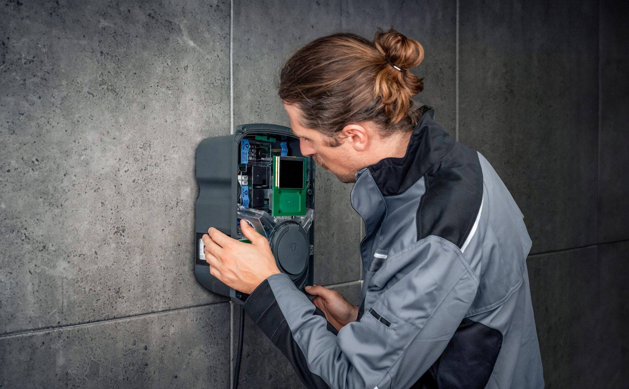 Intelligent charging stations | reev for electricians